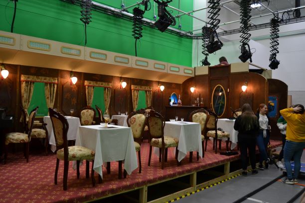 Full-scale luxury period train carriage stage set designed by students ...